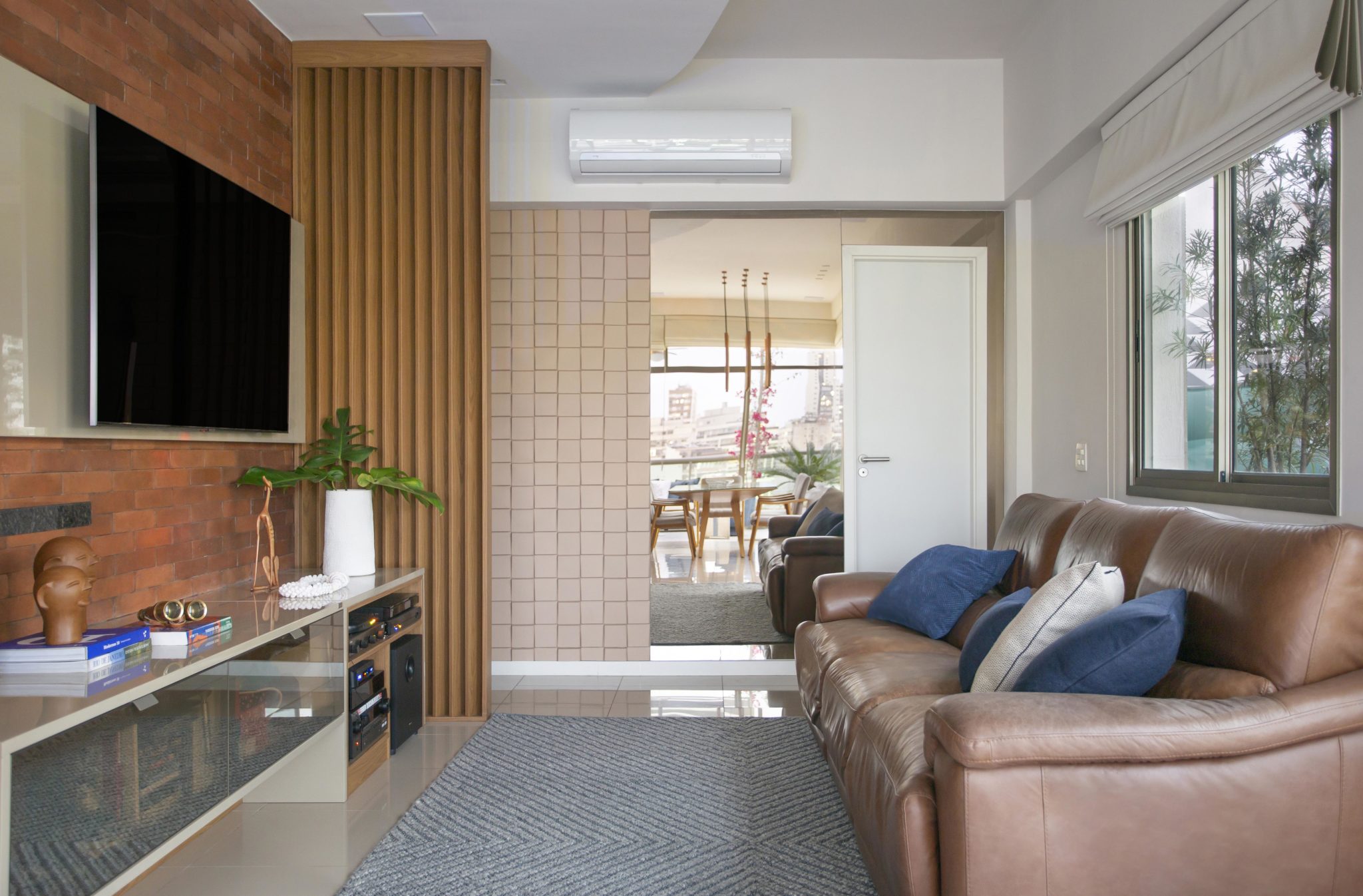 Cobertura duplex com dois estilos de decoração - Conexão Decór