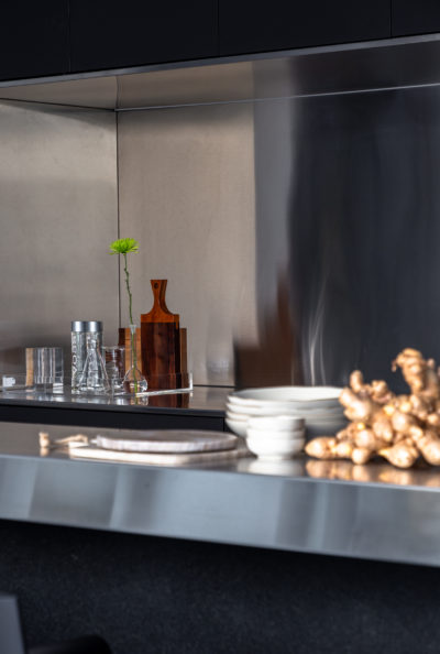 Reforma une estilo funcional, arte e tecnologia em casa no Paraná ...